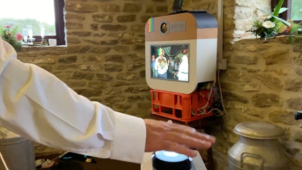 Building an Automated Photo Booth Is Cheaper Than Renting One - Hackster.io