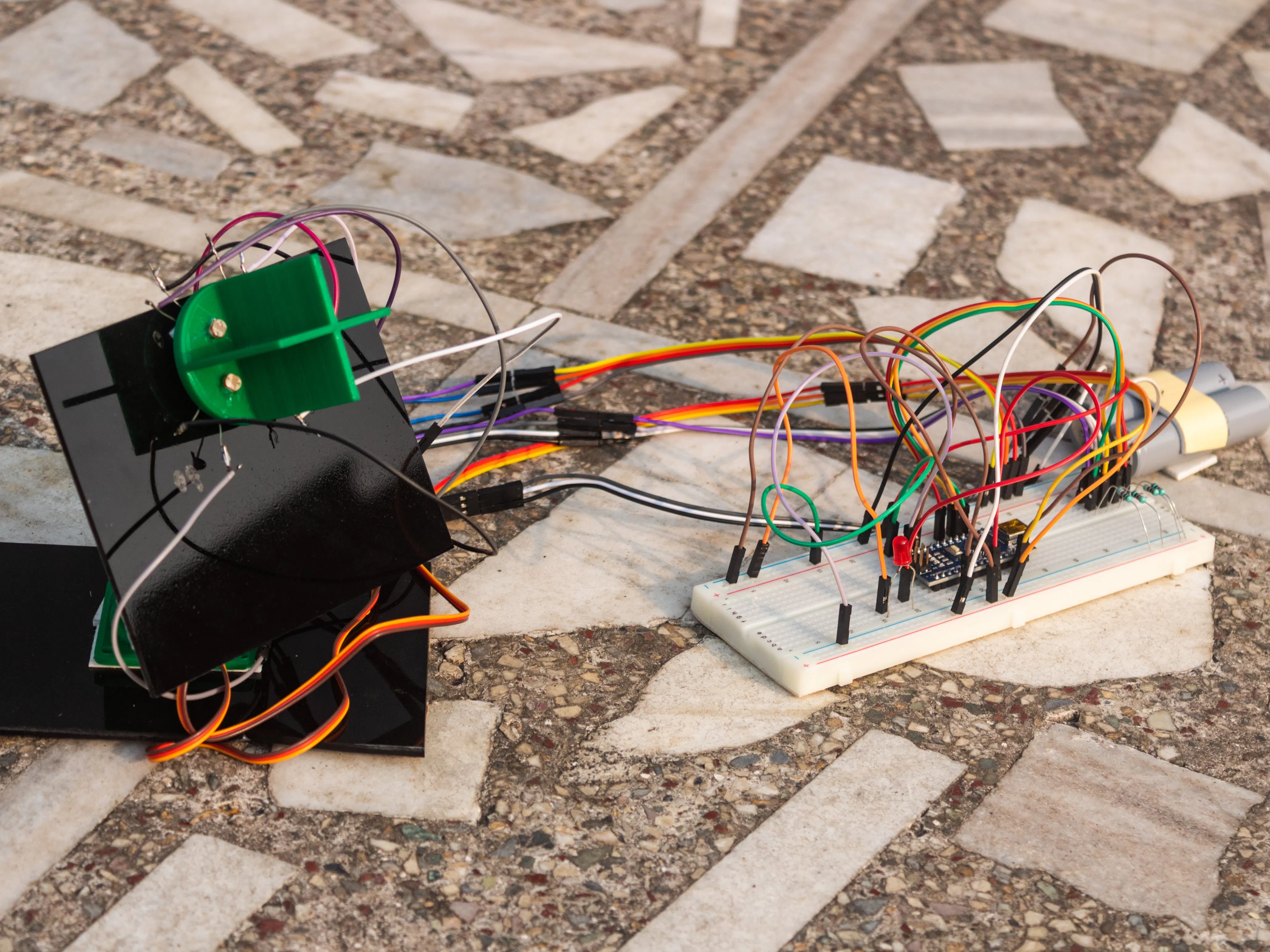 DIY solar tracker - Hackster.io