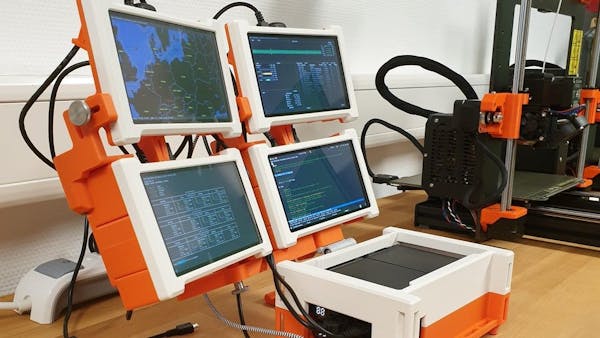 This Quad-Screen Raspberry Pi Cyberdeck Is the Best Kind of Overkill ...