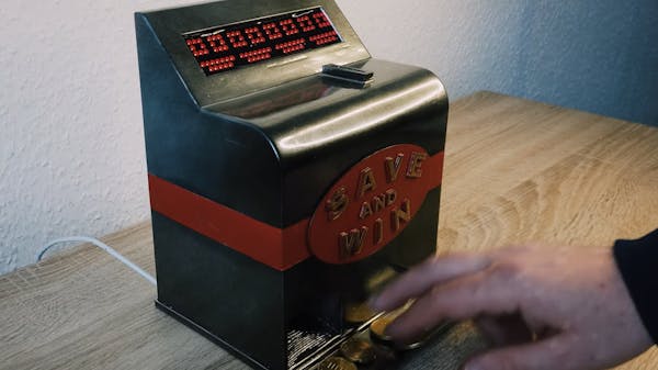3D-Printed Slot Machine Puts a New Spin on Piggy Banks - Hackster.io