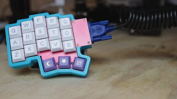 Joe Scotto's Split Keyboard Gets Away with Just One Microcontroller, Thanks to a VGA ...