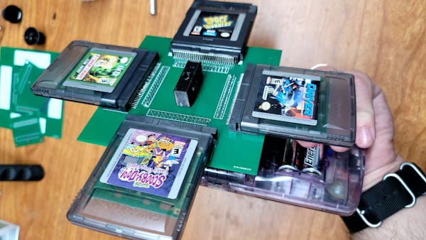 This Convenient and Sleek Device Lets You Plug Four Carts Into Your ...