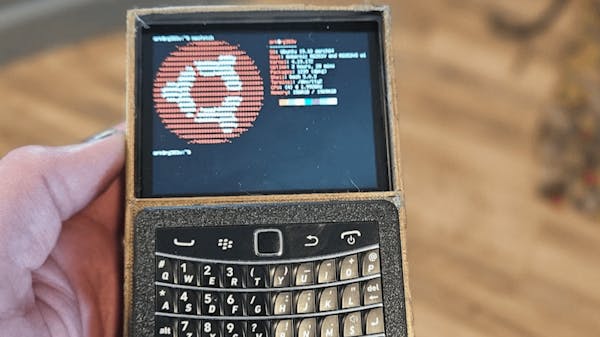 Handheld Game Console Becomes Pocket Terminal - Hackster.io