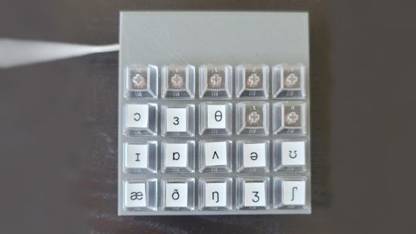 This Arduino-Compatible Macropad Makes /fəˈnɛt ɪk/ Typing Easier ...