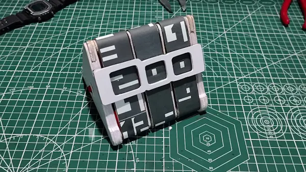 Misfit Maker's TRI-Belt Clock Is a Retro-Futuristic Foam-Framed ...