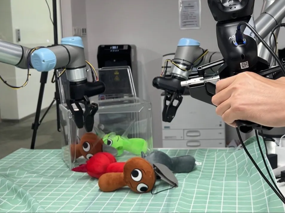 Implementation of UR Robotic Arm Teleoperation with PIKA SDK - Hackster.io