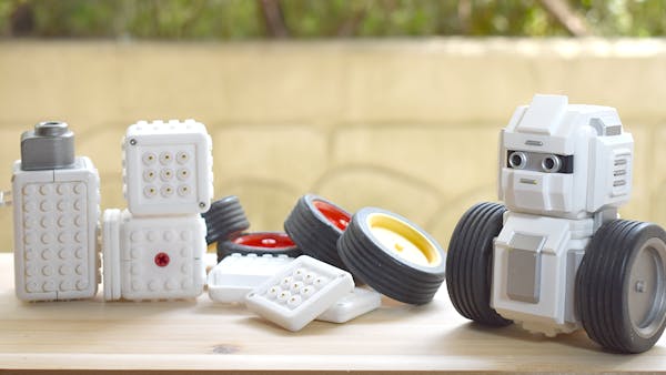 MAUNZI Is a Lego-Compatible Robot Kit You Can Build Without a Single ...