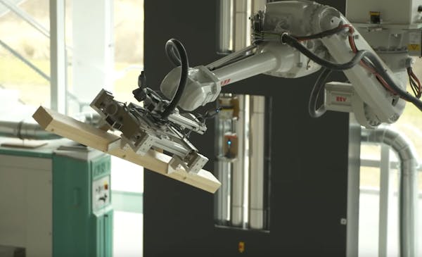 Robots and Humans Work Together in Unique Timber Framing Method ...